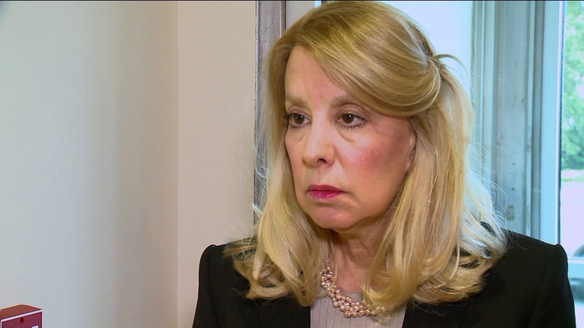 Lee Whitnum explains what led to her being dragged from debate stage ...