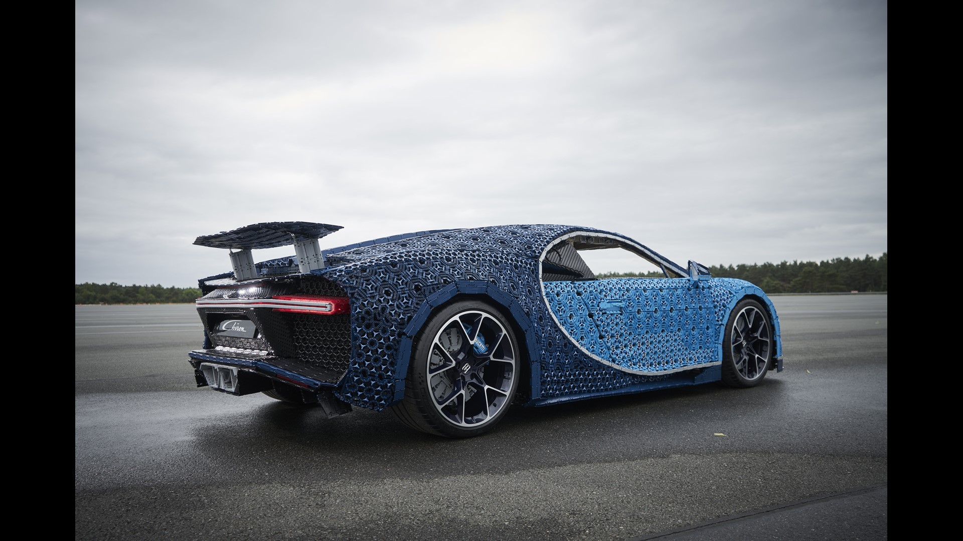 This life-size, drivable Bugatti is made out of 1 million Legos | fox61.com