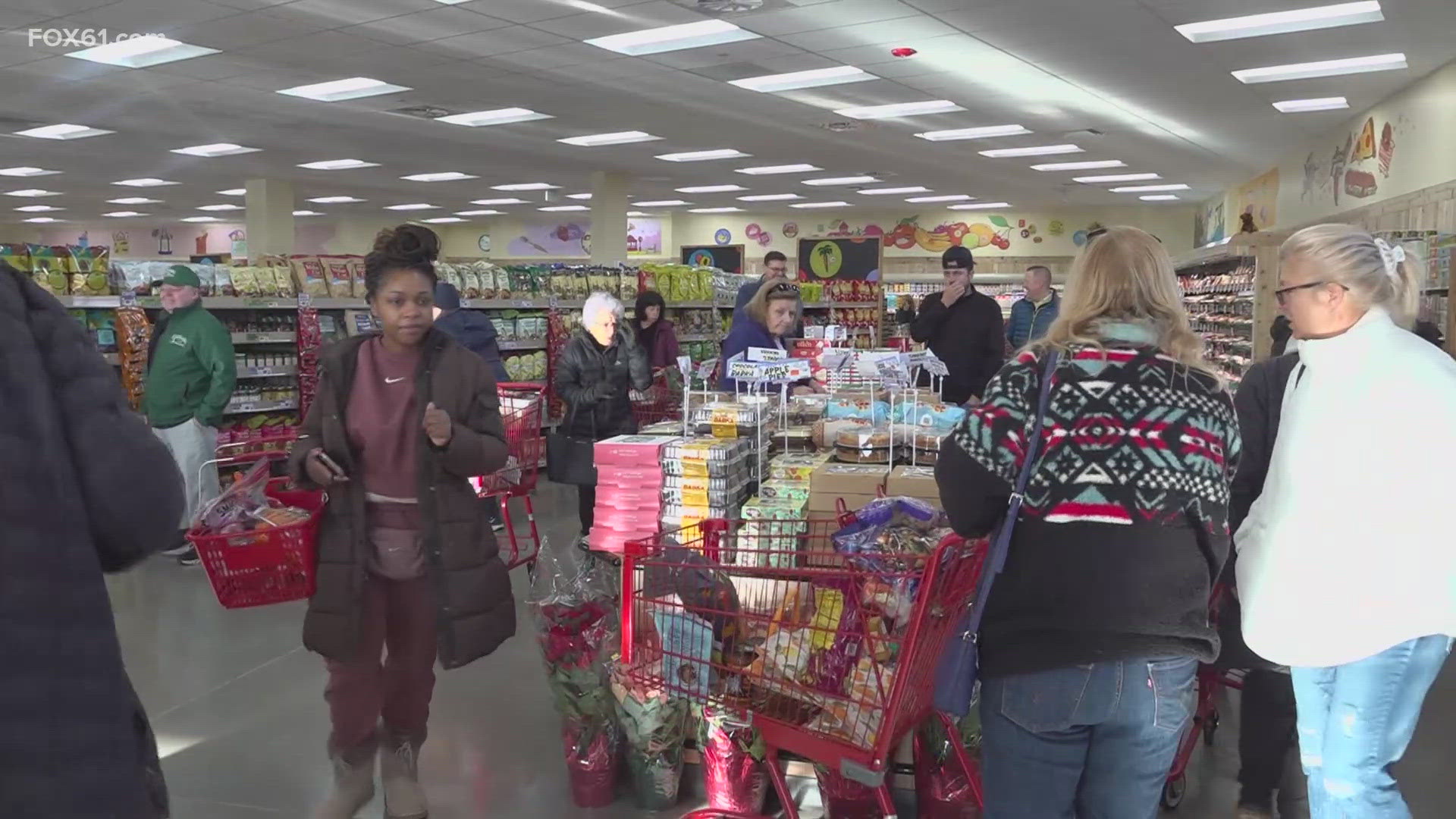 Trader Joe's opens new location in Shelton | fox61.com