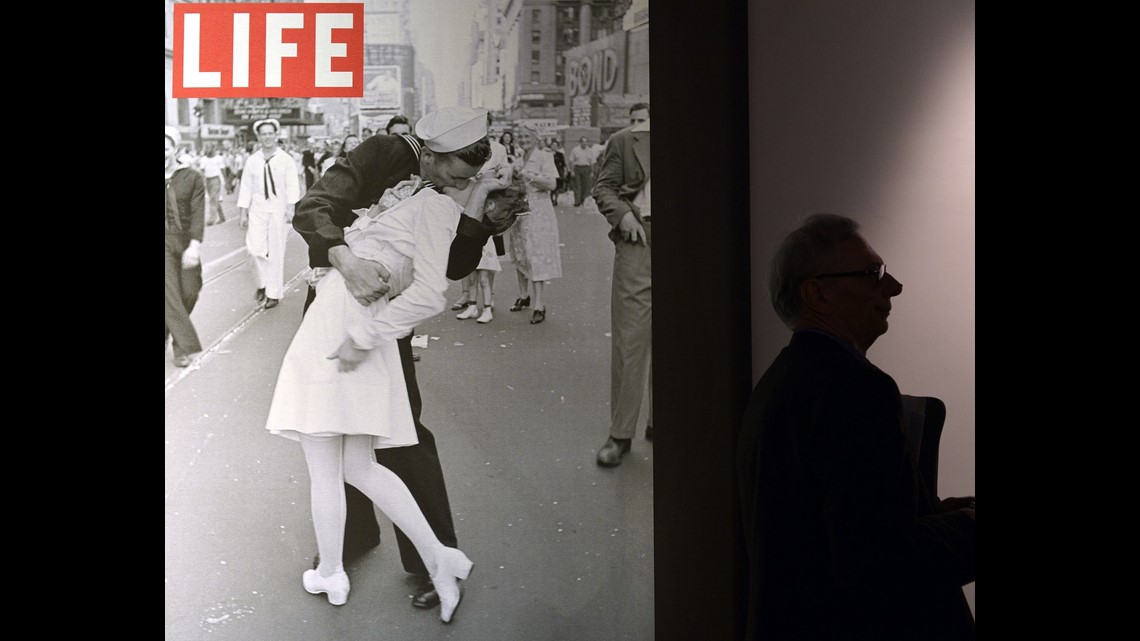 Man who claimed to be sailor in WWII Times Square kiss photo dies at 95 ...
