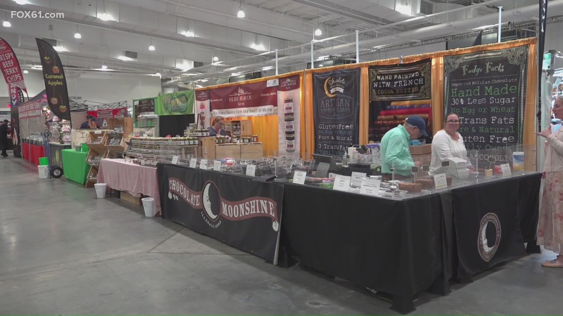 Last minute shoppers flock to Mohegan Sun Expo's Mother's Day Spring ...