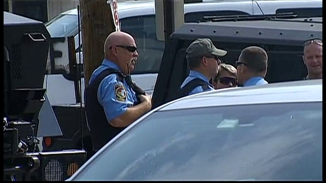 Manhunt for Illinois cop killed closes in one area, but wider search ...