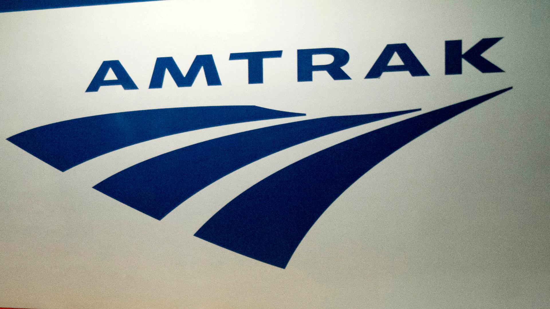 Amtrak train traveling from Boston to Washington, D.C. strikes and ...