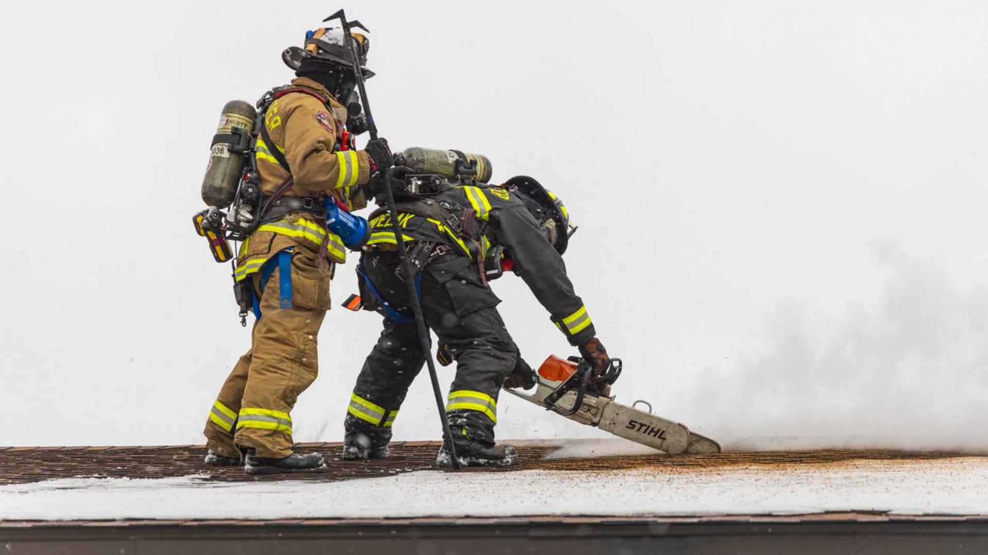 Manchester firefighters battle house fire on Steep Hollow Lane | fox61.com