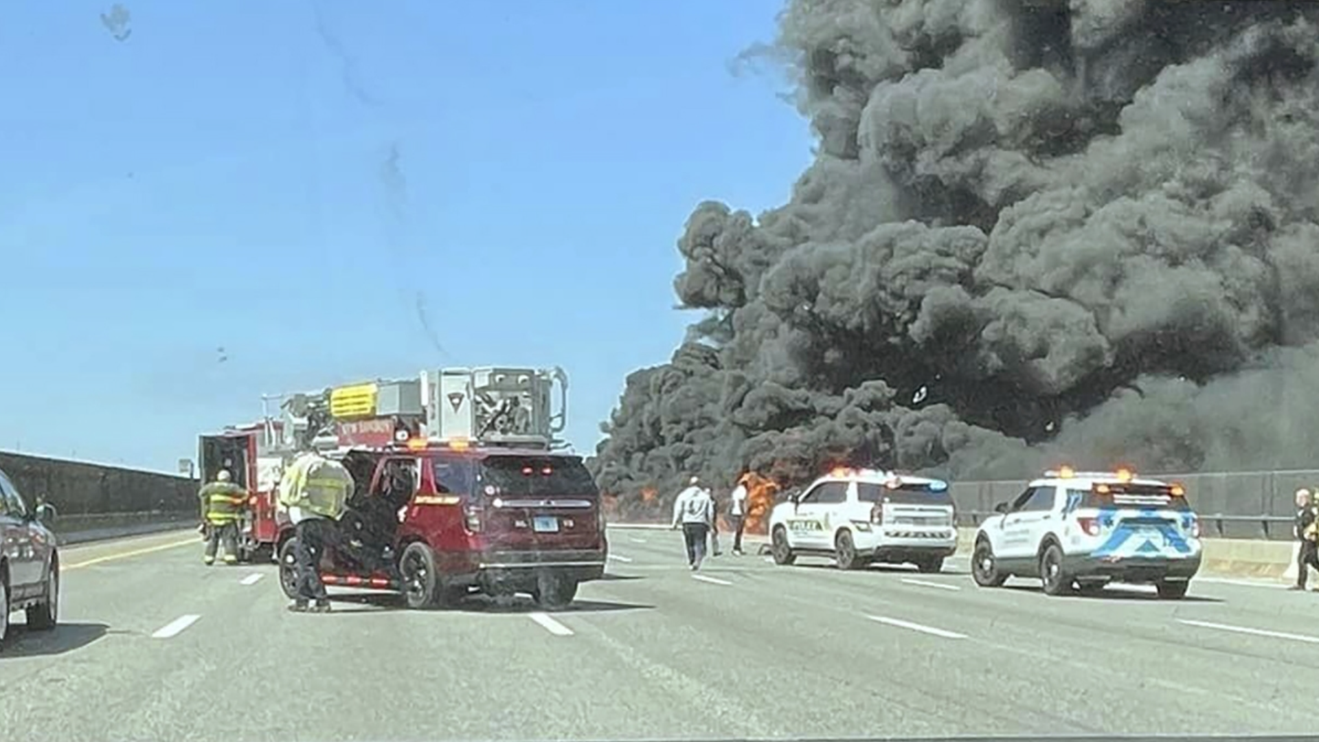 Tanker truck fire shuts down I-95 in southeastern Connecticut | fox61.com