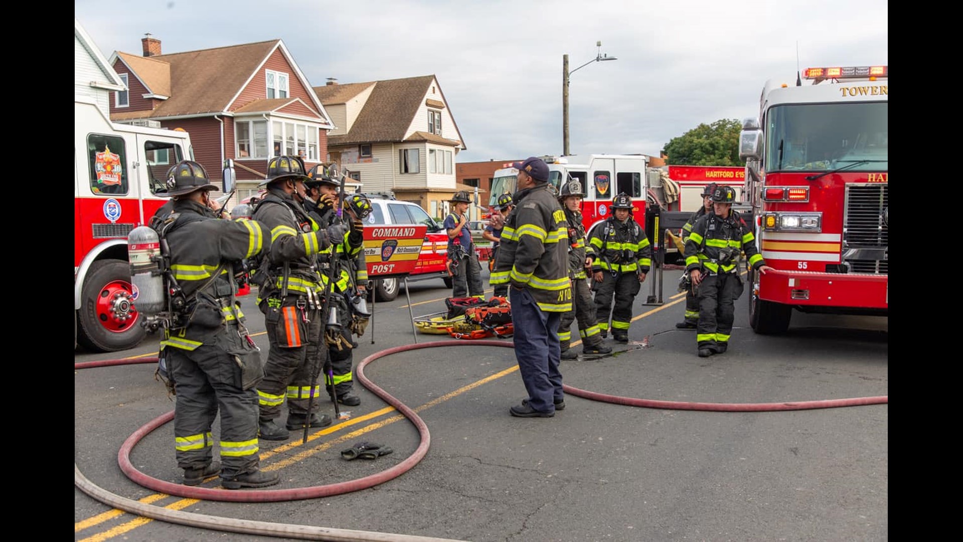 Hartford Fire Department battles apartment fire | fox61.com