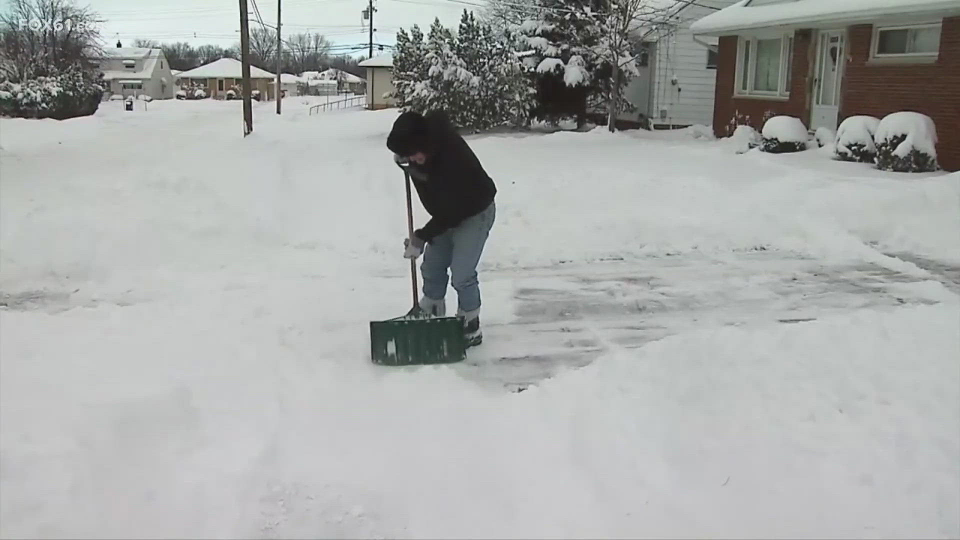 How to save your back while shoveling | fox61.com