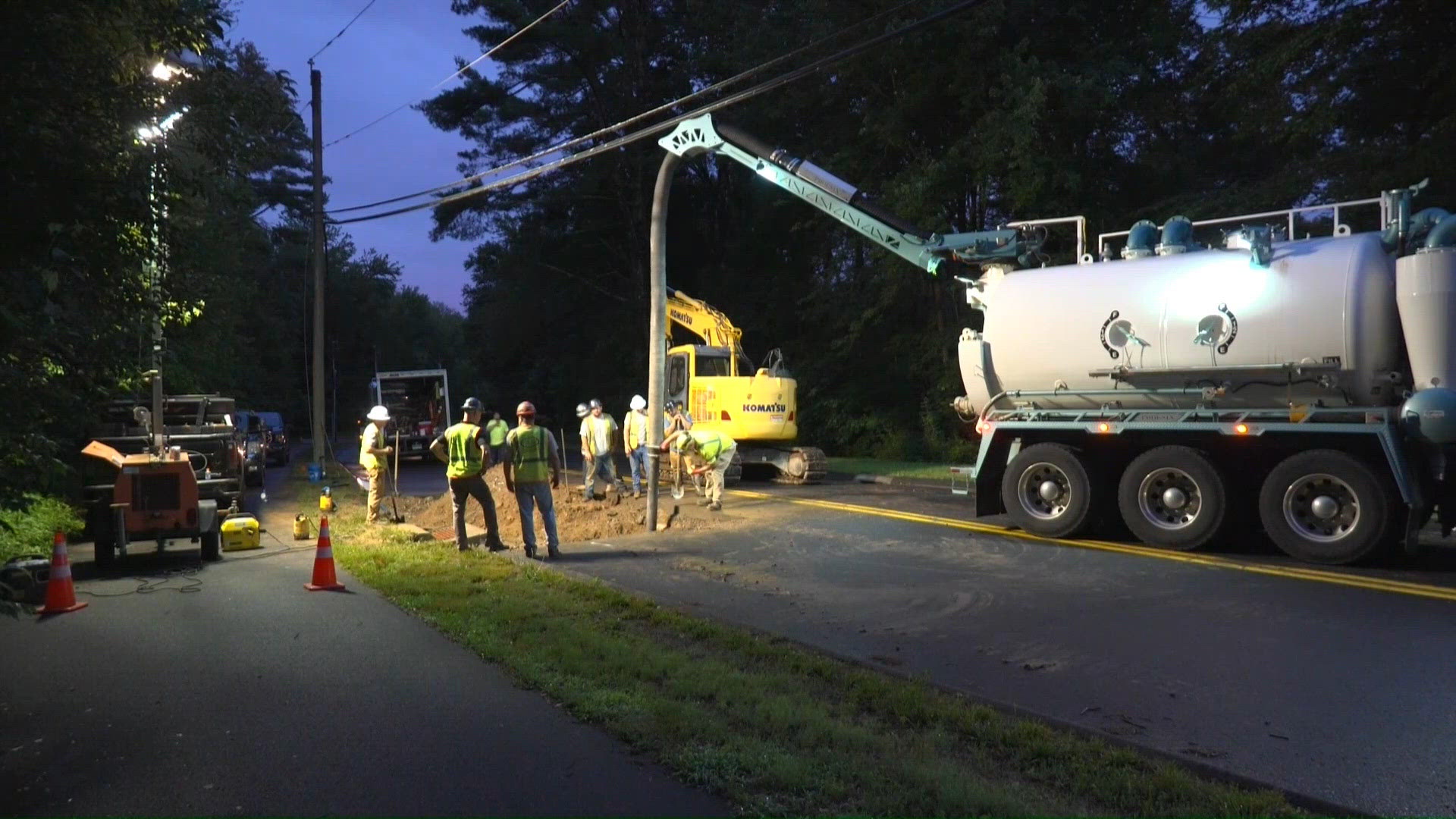 Water main break in Simsbury prompts road closure | fox61.com