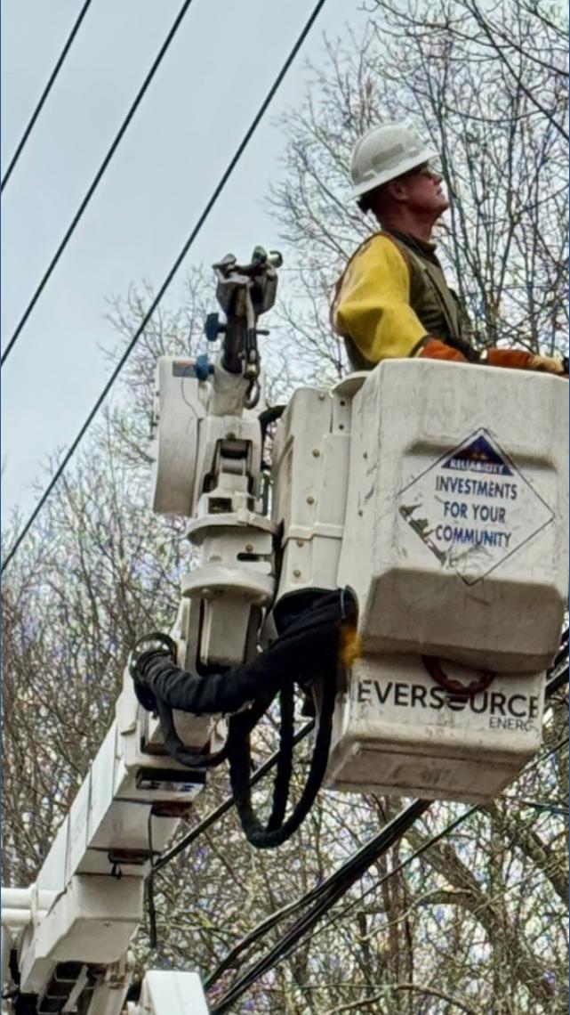 Eversource crews in Connecticut restore power to 85,000 people, clear ...
