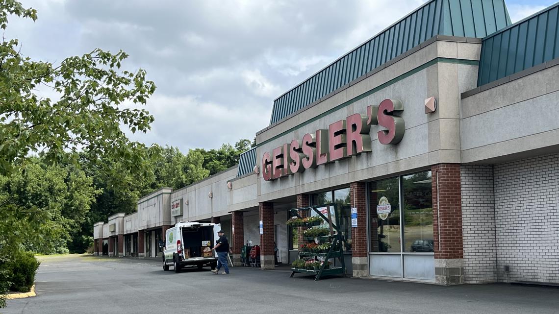 Geissler’s Supermarket in South Windsor closes after nearly 40 years ...