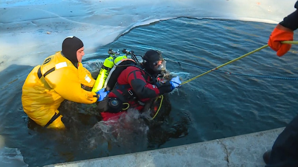 conn-dive-teams-take-to-the-ice-practicing-rescue-and-recovery