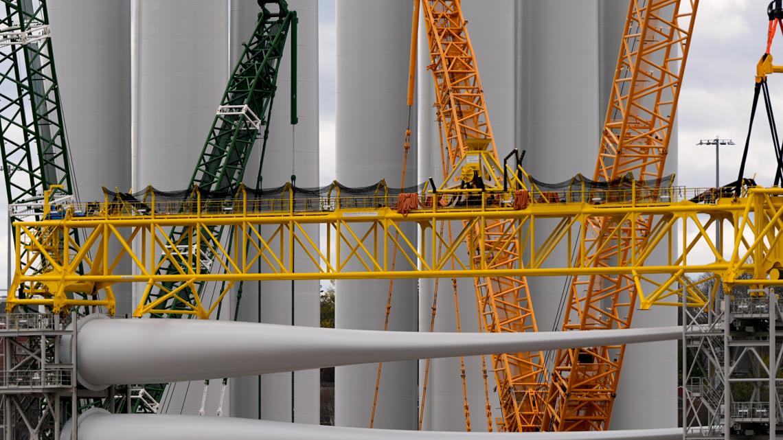 Federal judge lifts Trump admin's halt of offshore wind farm project ...