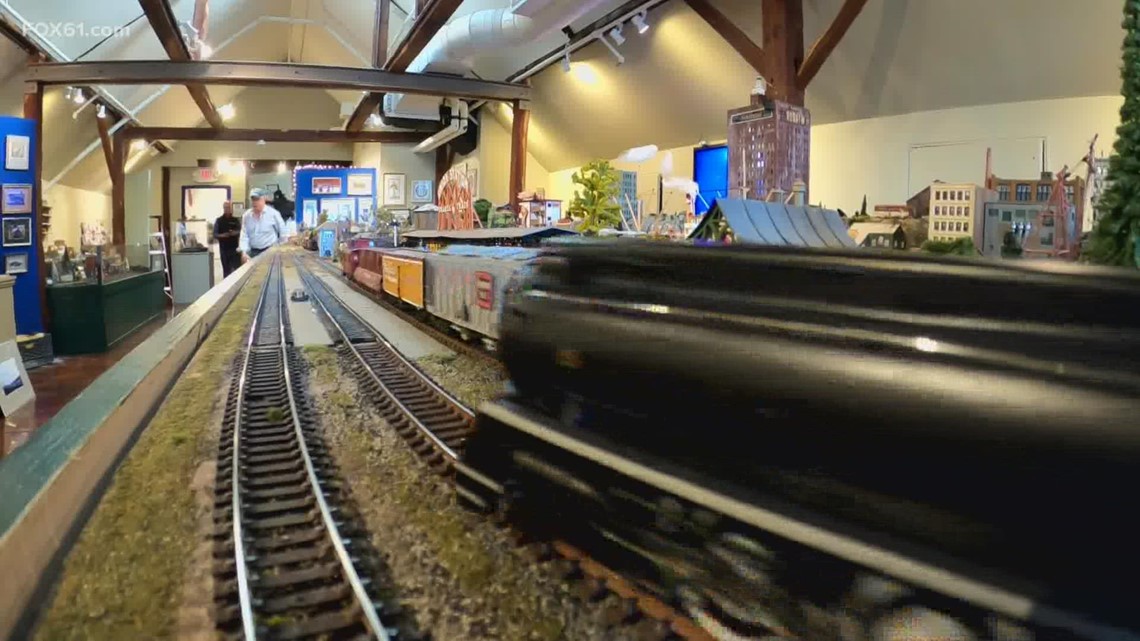 Full steam ahead for the Holiday Train Show in Essex | fox61.com