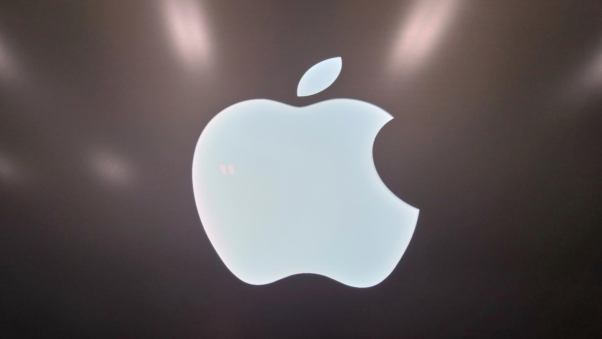 3 Dominican men charged in Connecticut with robbing Apple truck at ...