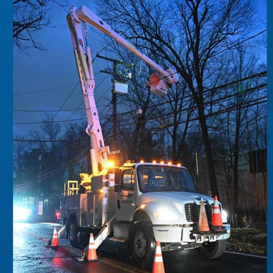 Eversource crews in Connecticut restore power to 85,000 people, clear 190 blocked roads | fox61.com