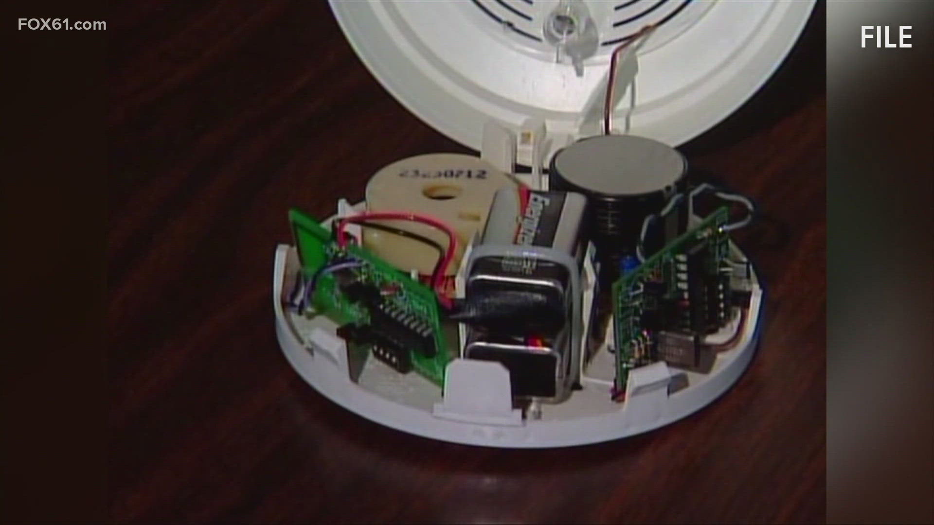 New Connecticut law mandates 10-year smoke alarms | fox61.com