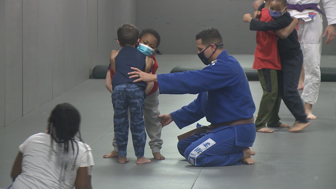 CT police officer teaches New Haven kids Brazilian Jiu-Jitsu | fox61.com