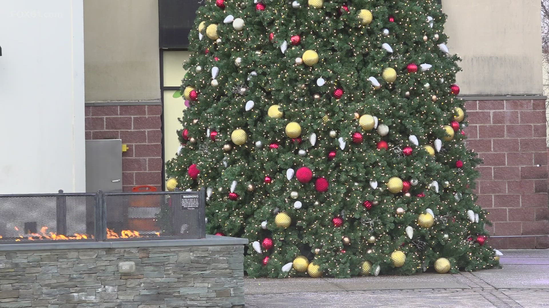 Connecticut community members spend Christmas Eve making last second ...