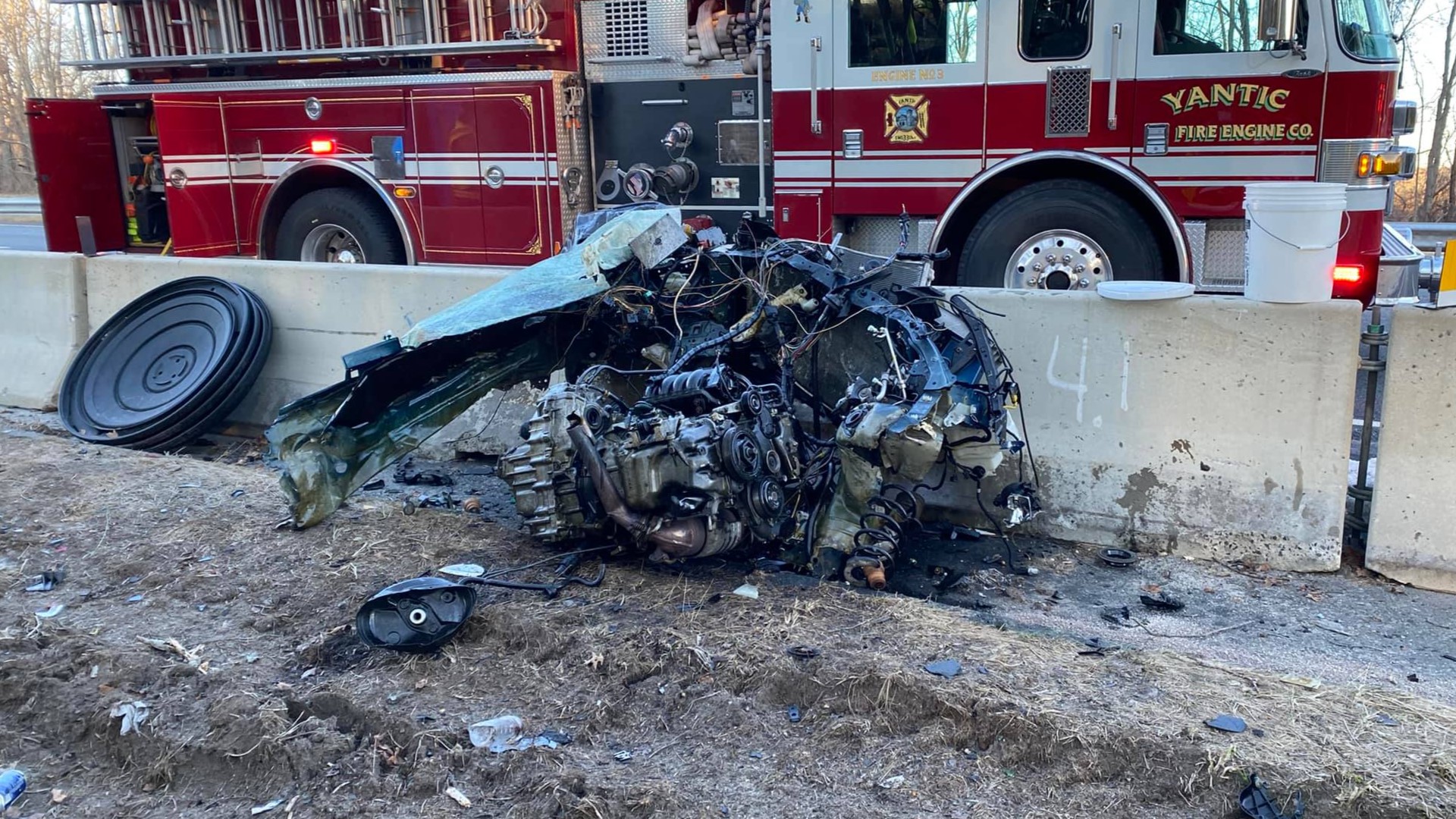 One killed in crash on I-395 in Norwich | fox61.com