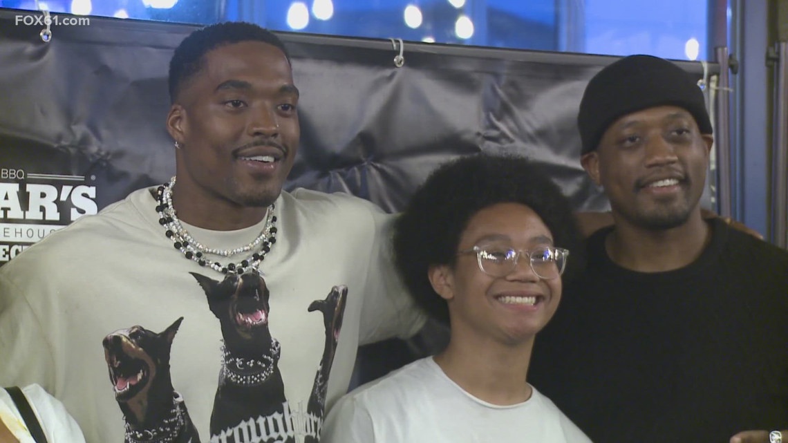 Giants DB Jason Pinnock celebrates brother's birthday at signing in ...