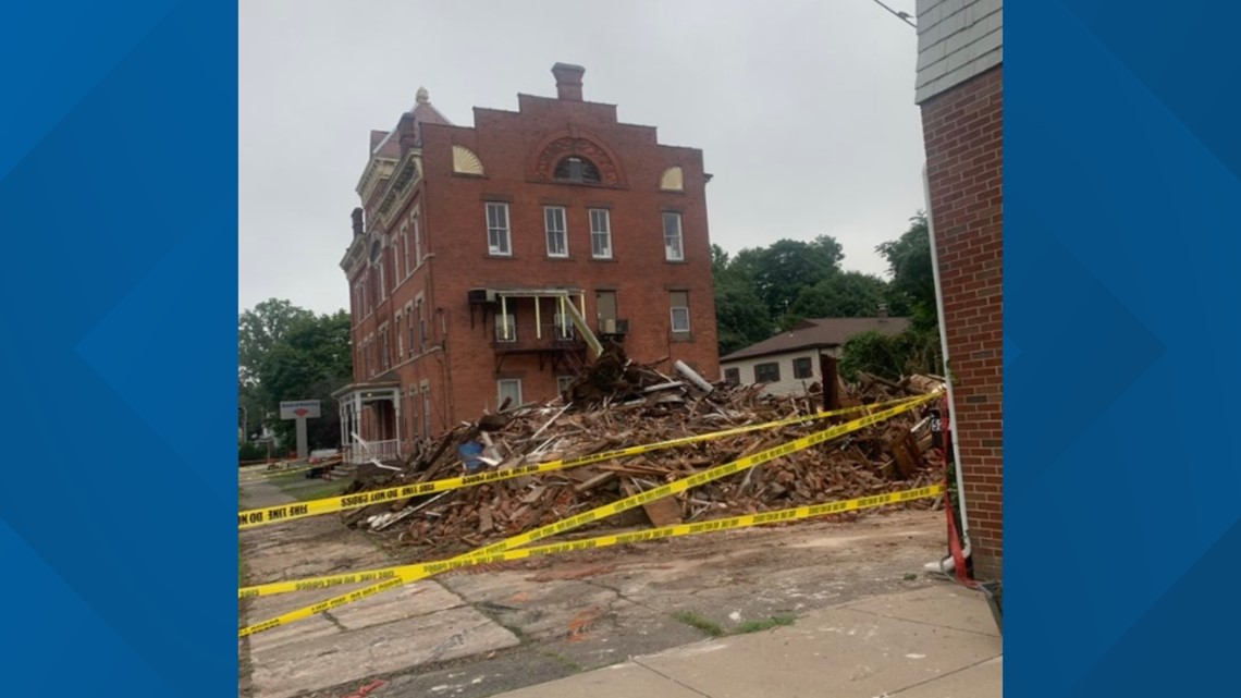 Connecticut city building demolished after roof collapses | fox61.com