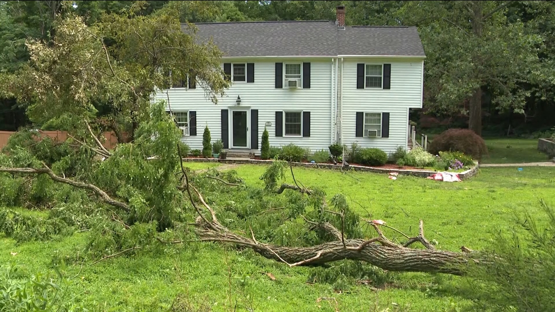 Deadly storm slams central Conn., leaving thousands in the dark | fox61.com