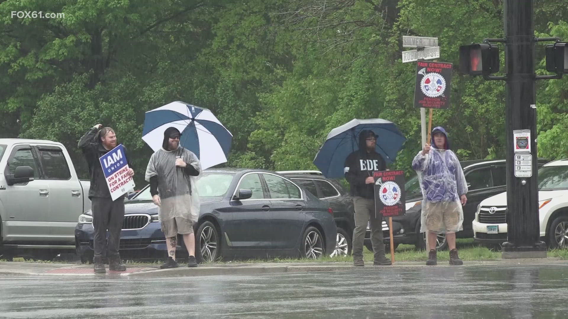 Pratt & Whitney strike continues in the rain on Day 5 in Connecticut ...