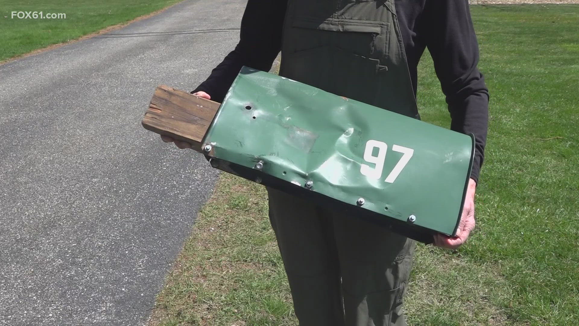 Oxford residents' mailboxes smashed by vandals | fox61.com