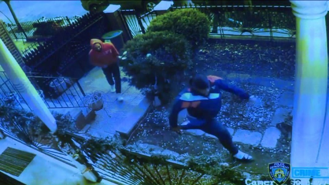 Graphic video shows man running for his life before being gunned down ...