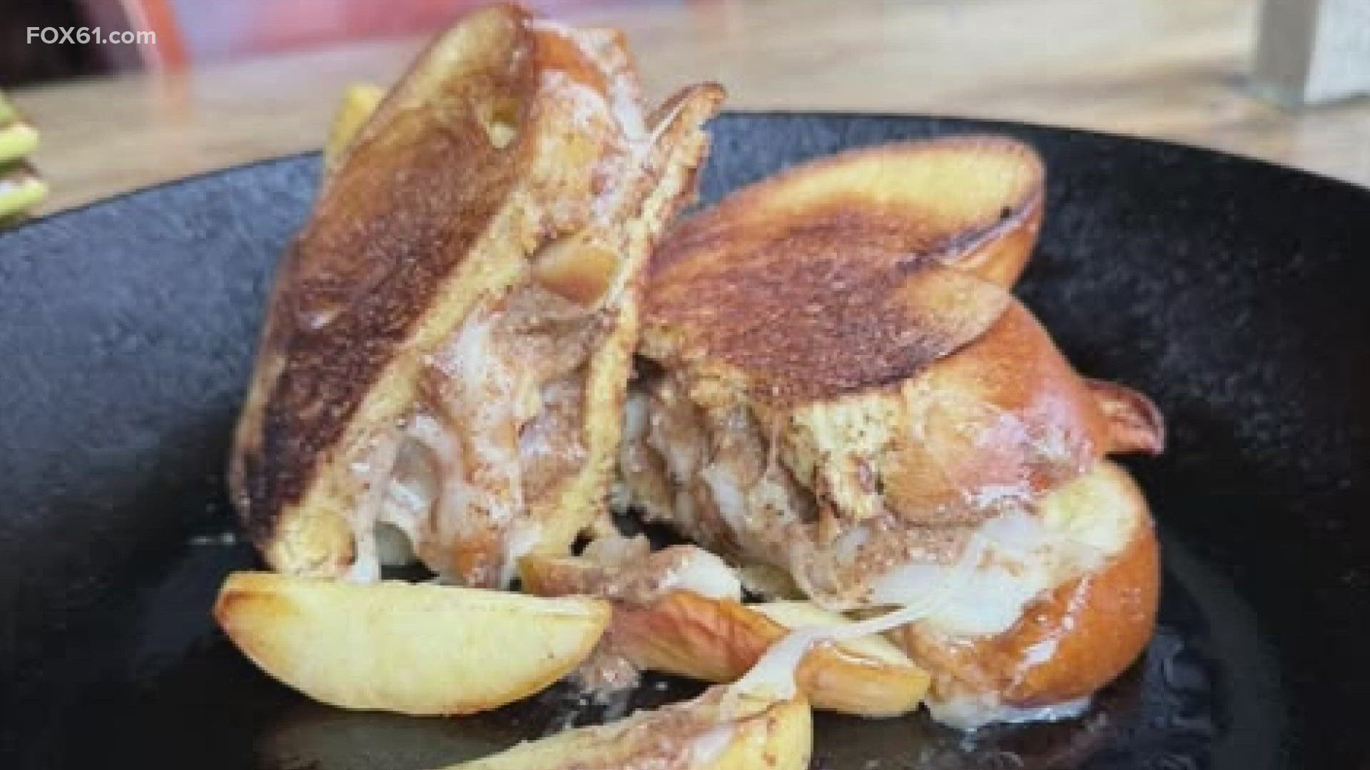 Golden Knights goalie Carter Hart injured in first period against Blue ...