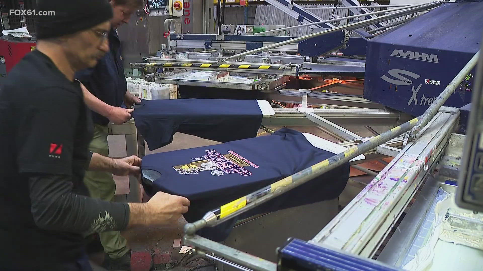UConn fans rush for championship shirts at Zuse Inc. | fox61.com