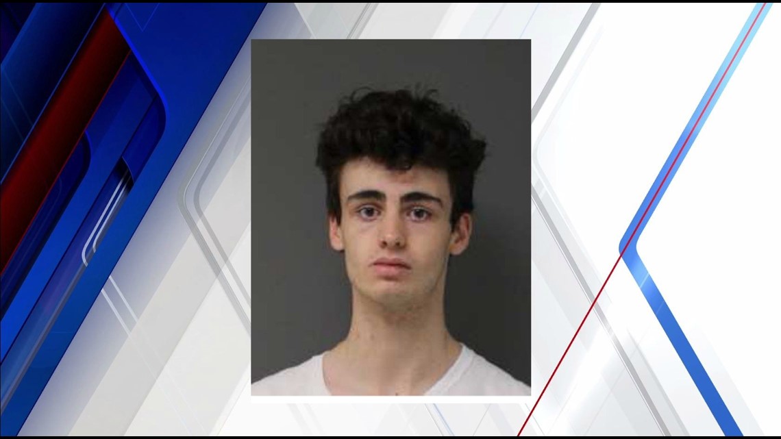 Mansfield man facing gun, drug charges after traffic stop | fox61.com