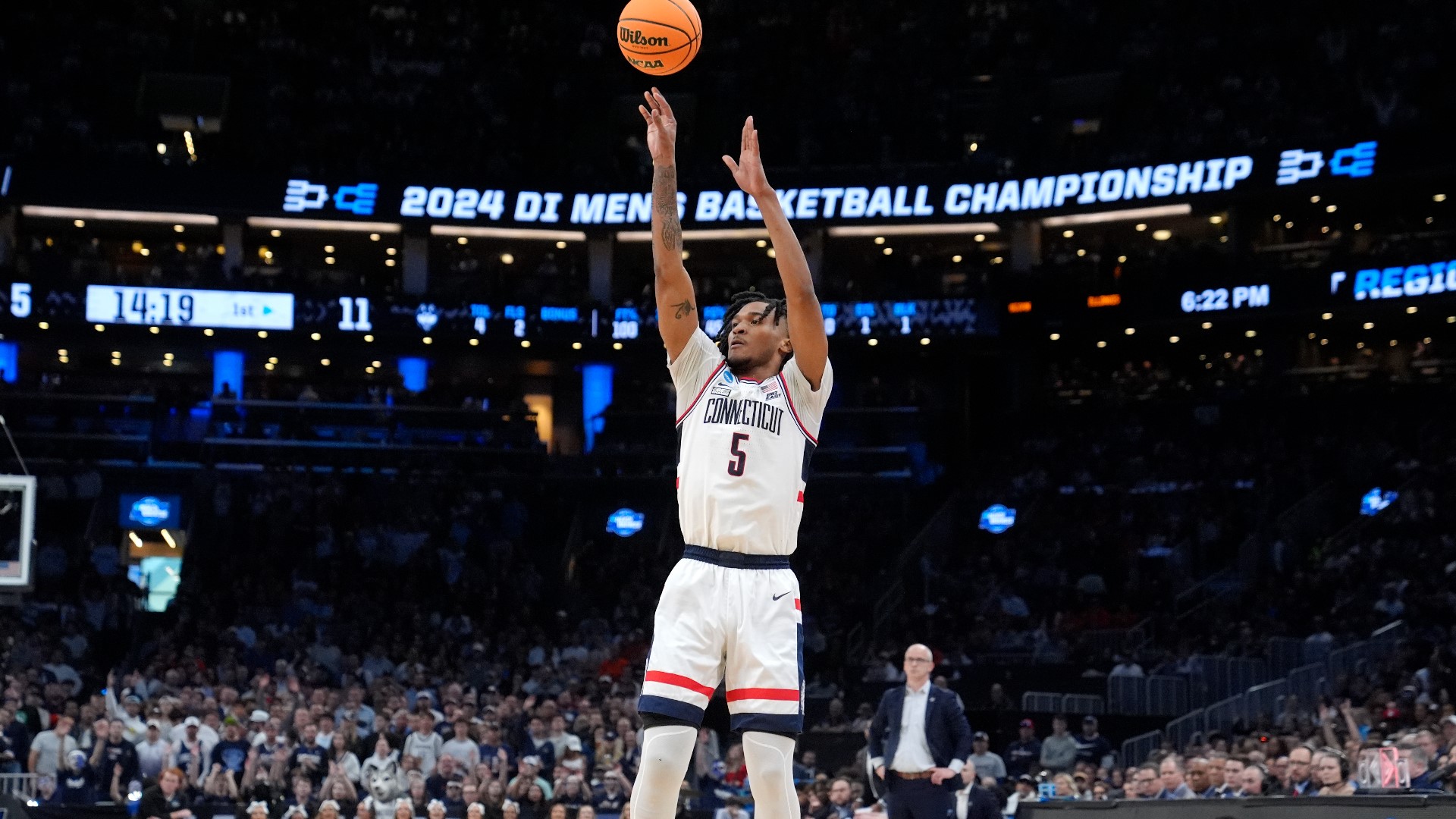 UConn freshman Stephon Castle declares for NBA draft | fox61.com