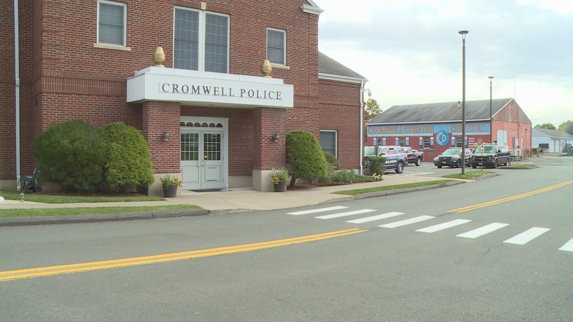Cromwell community reacts to armed online exchange robbery | fox61.com