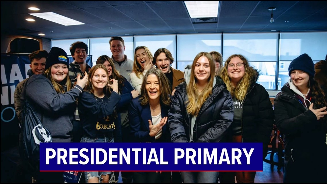 QU students study the primary up close | The Real Story | fox61.com