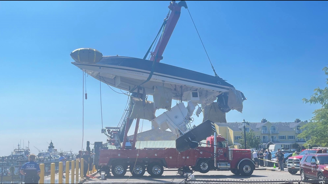 1 dead, 2 missing, 6 injured in Conn. boat crash | fox61.com