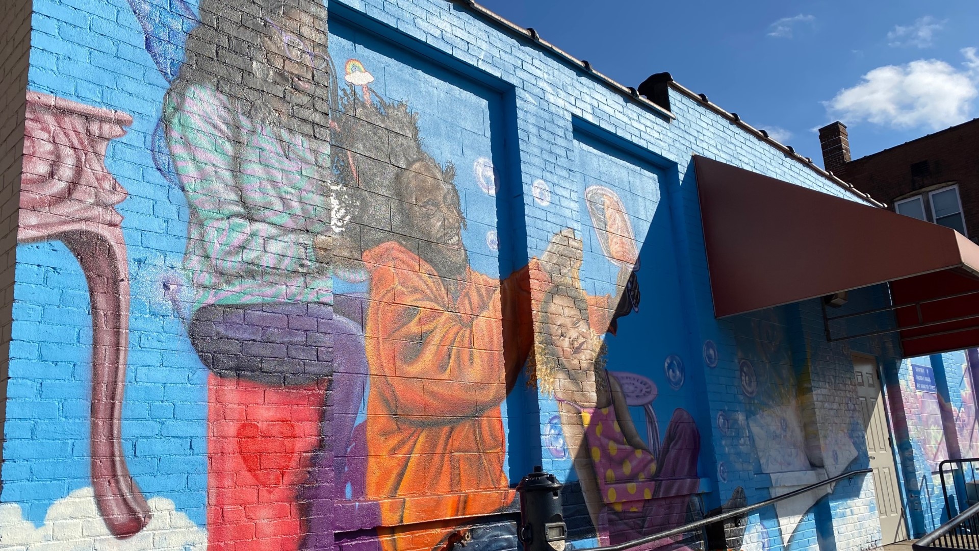 New mural to brighten entrance of DCF office in Connecticut | fox61.com