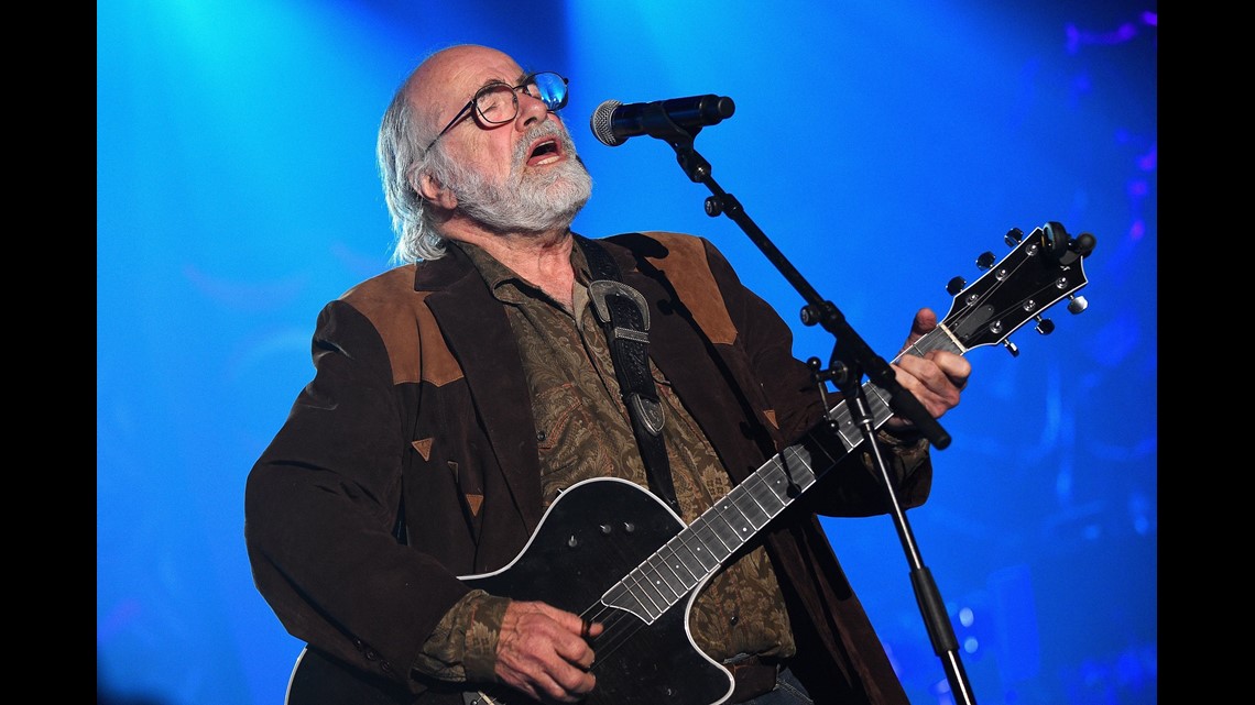 Robert Hunter, Grateful Dead’s poetic lyricist, dead at 78 | fox61.com