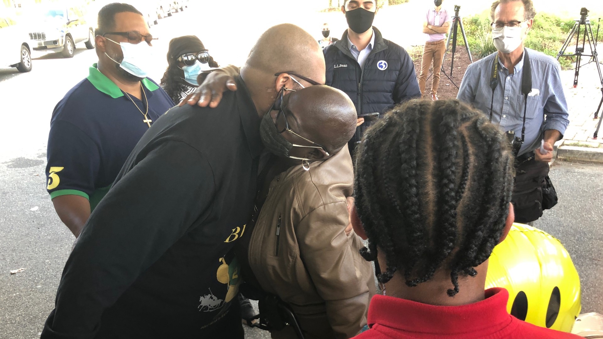 Family, friends celebrate Glenn Merritt's COVID-19 recovery | fox61.com