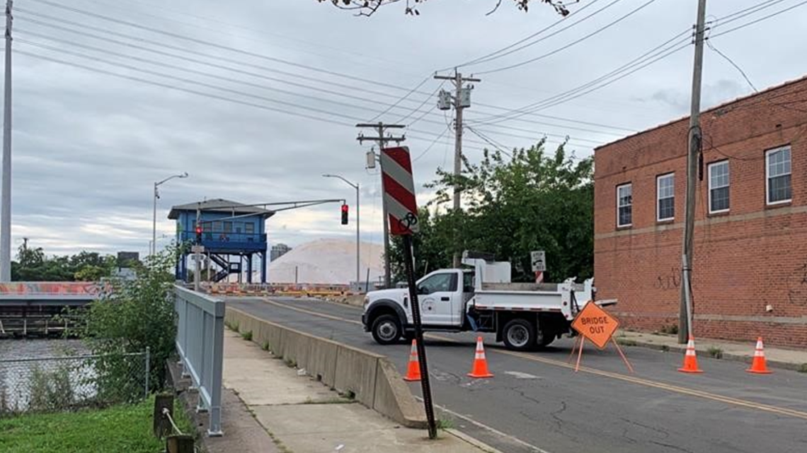 New Haven's Chapel Street Bridge gets stuck, closed until further ...