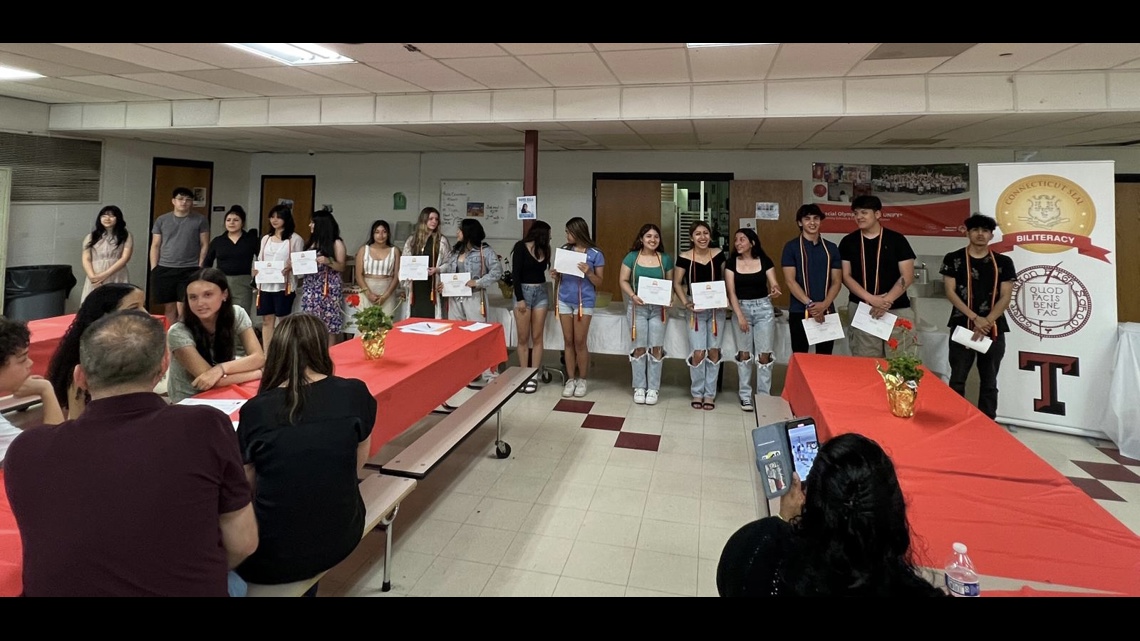 Torrington High School seniors receive Seal of Biliteracy | fox61.com