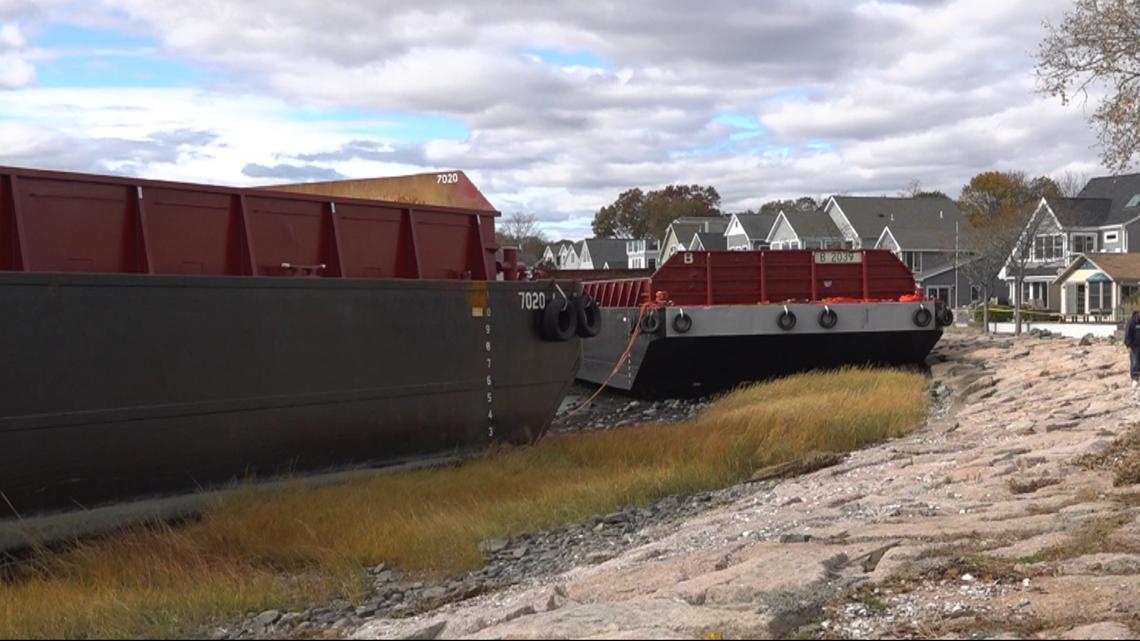 Loose barges in Connecticut wash ashore in West Haven, draw big crowd ...
