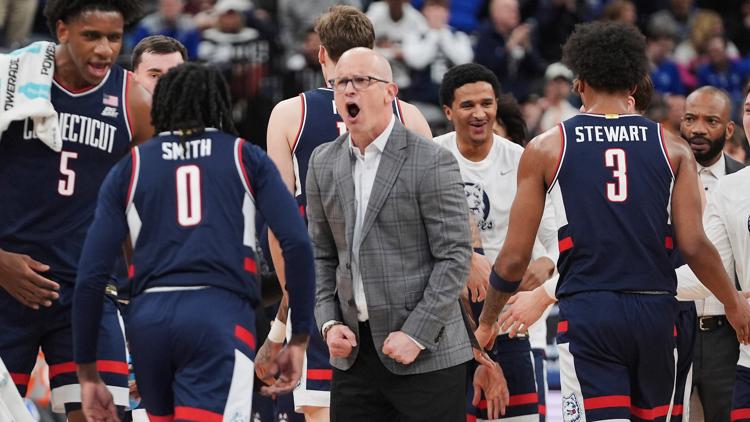 No. 3 UConn men hang on for 69-64 victory at No. 25 Seton Hall, extend ...