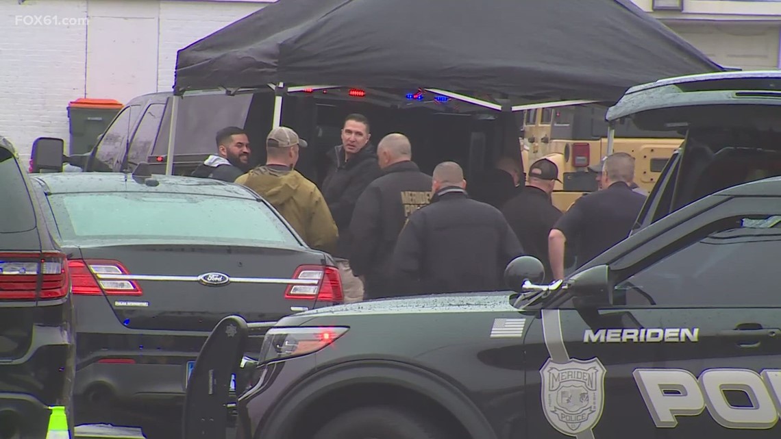 Bomb squad detonates 'explosive device' in Meriden, Connecticut | fox61.com