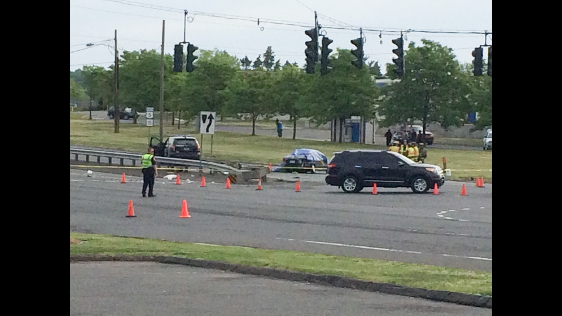 Officer injured in deadly crash on Berlin Turnpike in Newington | fox61.com