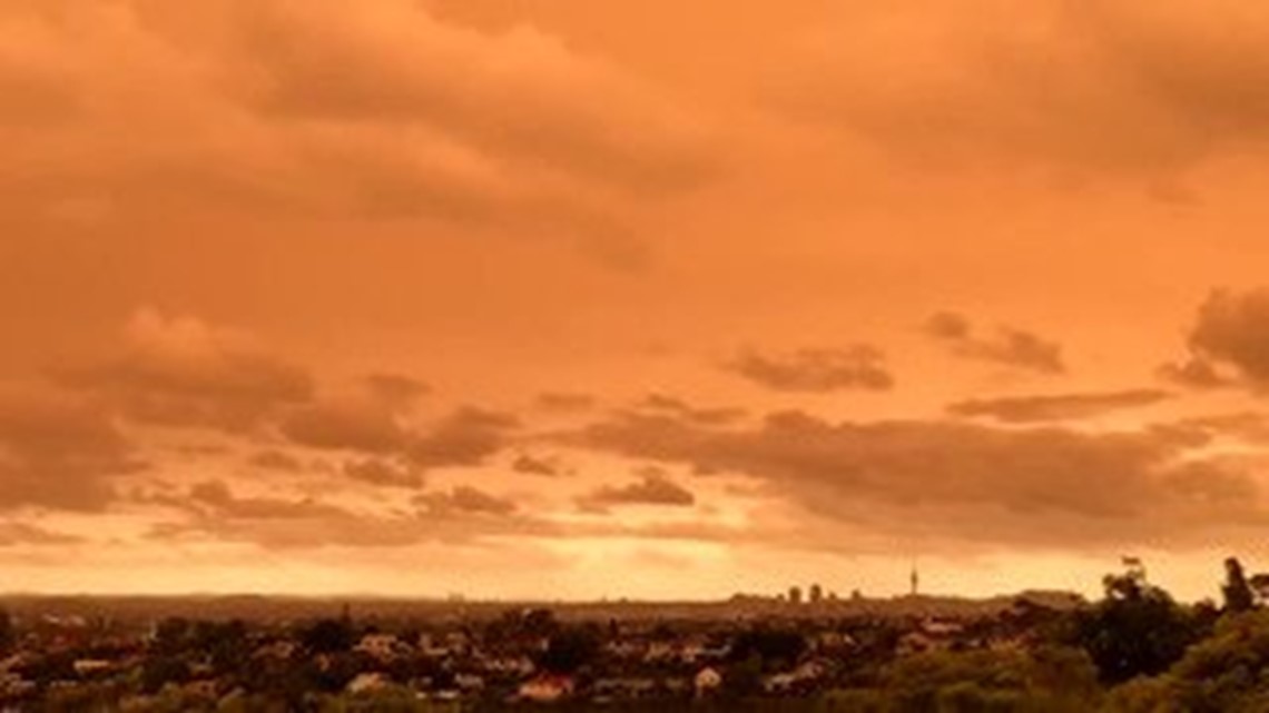 Blood-red skies loom over southeast Australia after deadly bushfires ...