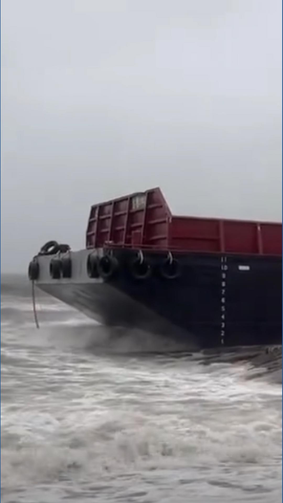 2 large barges run ashore in Connecticut, US Coast Guard reports ...