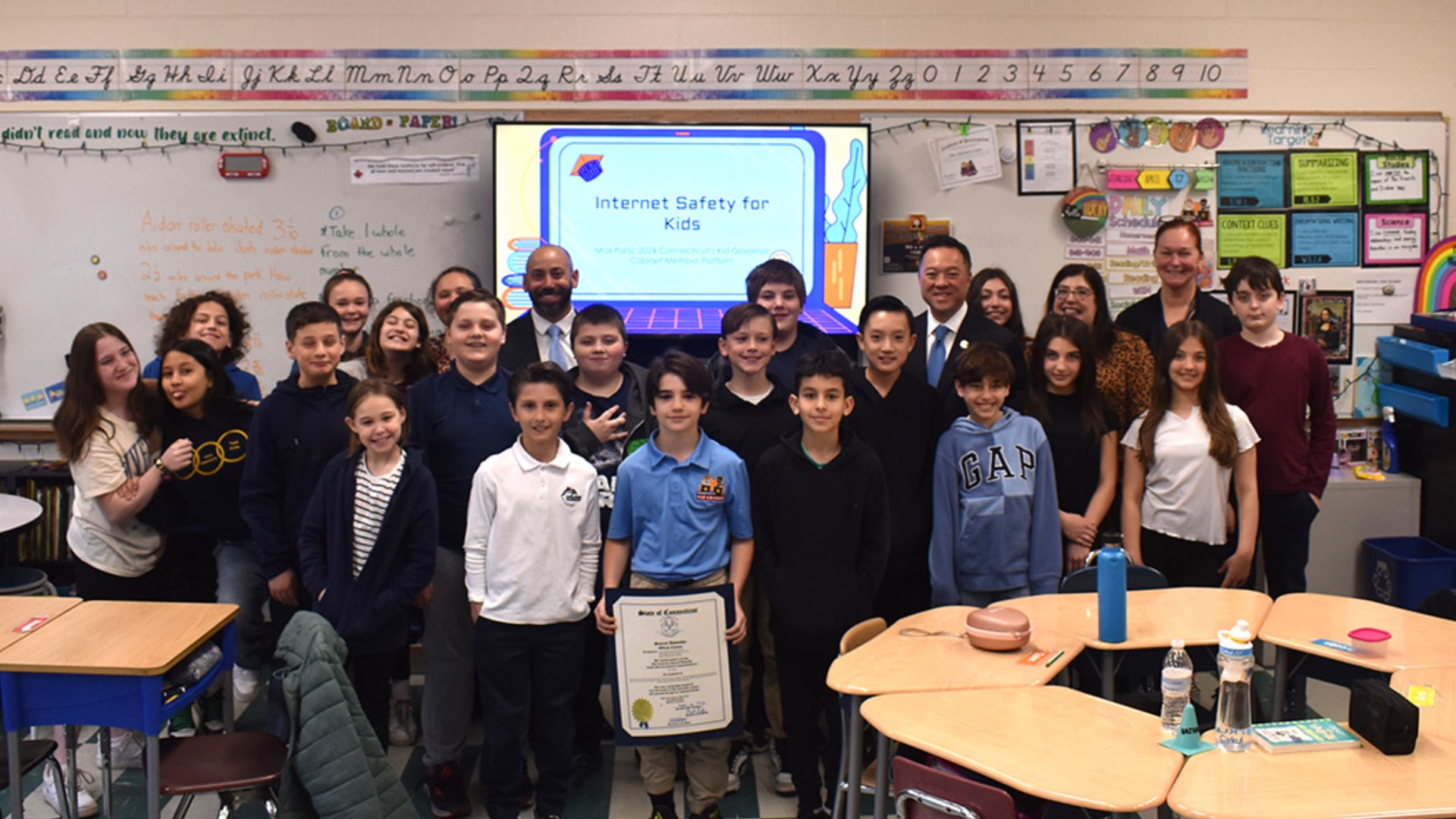 Fifth grader honored by state officials at social media forum | fox61.com