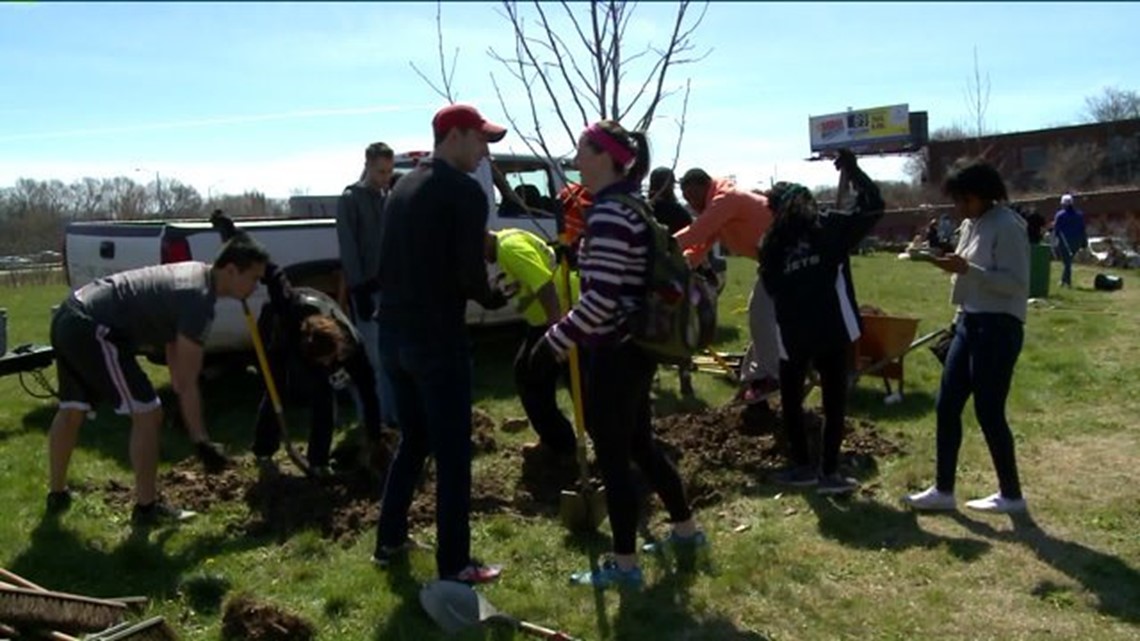 Spring cleaning at Pope Park in Hartford | fox61.com