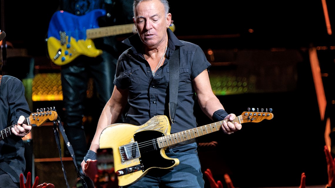 Bruce Springsteen concert in Connecticut postponed, rescheduled | fox61.com